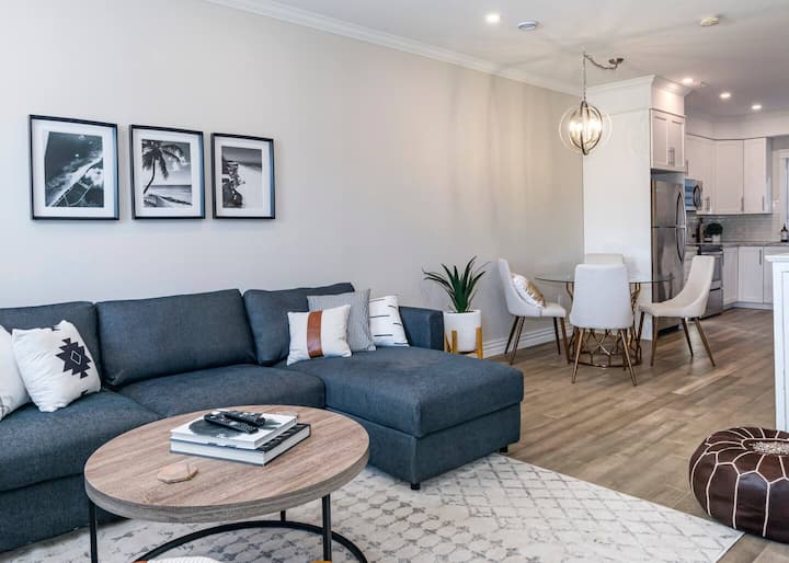 Bright, Stylish Townhouse Near Downtown W/ Parking - カナダ セント・ジョンズ