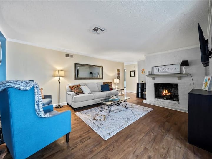 Spacious 4br Home | Pet-friendly | Near Tulsa Expo - Tulsa, OK