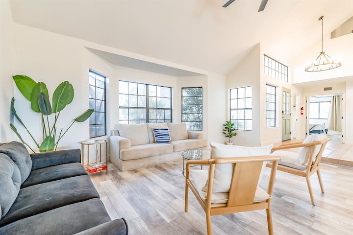 Huge Saguaro, Mountain Views | Sunoria Haus - Tucson, AZ