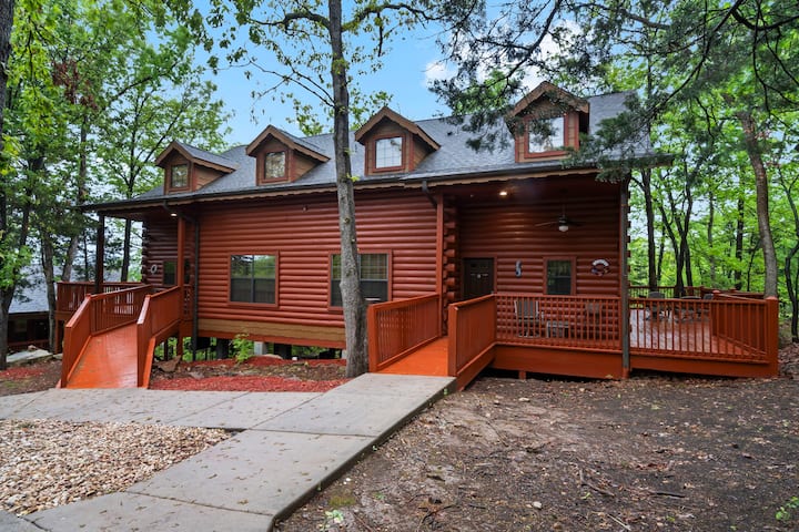 Huge Multi-unit Cabin With Private Porches & Gas Grill - Branson Theatre District - Branson, MO