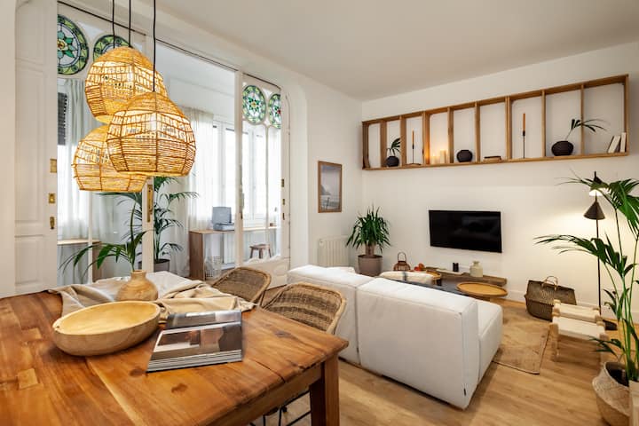 Bingin - 3 Bedrooms And Balcony In Eixample Dreta - Barcelona