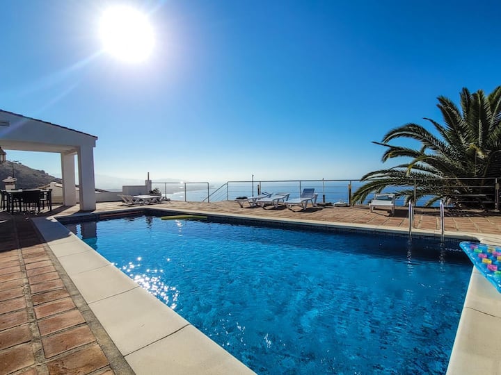 Villa De Luxe Avec Piscine Chauffée Et Belle Vue - Spain