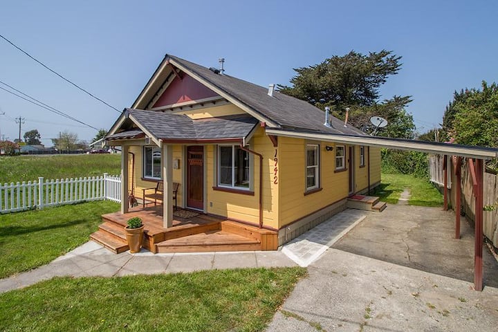Potter's Bungalow - Near Downtown Plaza, 3 Bed - Humboldt County, CA