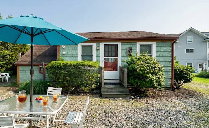 1 Bedroom Cottage, Walk To First Beach - Rhode Island