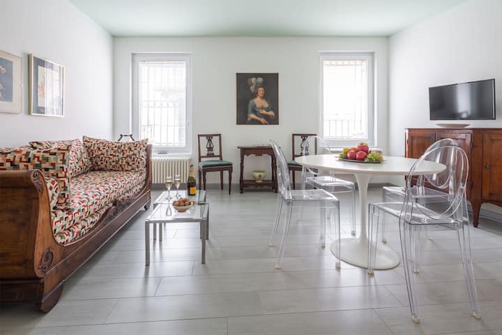 Contemporary Flat With Canal View On Zattere Waterfront - Lido di Venezia