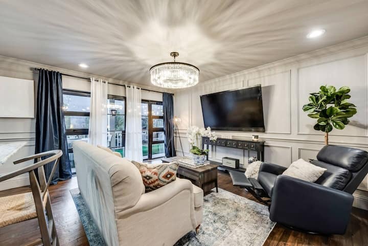 Lovely 1-br Condo W/ Hot Tub & Patio + Pool Access - Dallas