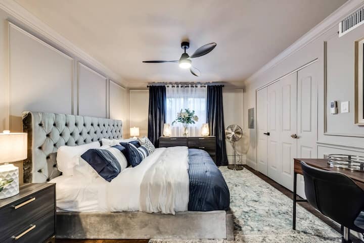 Lovely 1-bedroom Condo W/ Hot Tub + Courtyard - Dallas, TX