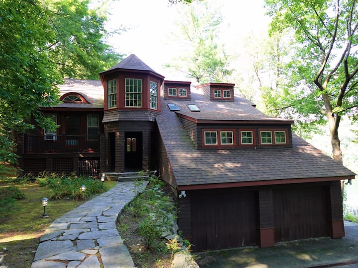 Candlewood Lake Front House W/ Private Dock - Bridgewater, CT