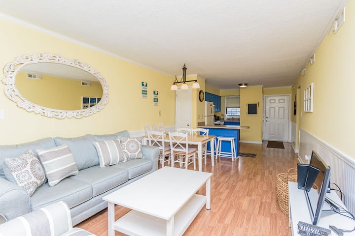 Downtown Family Value - Sleeps 6 - With Pool - Ocean City, MD