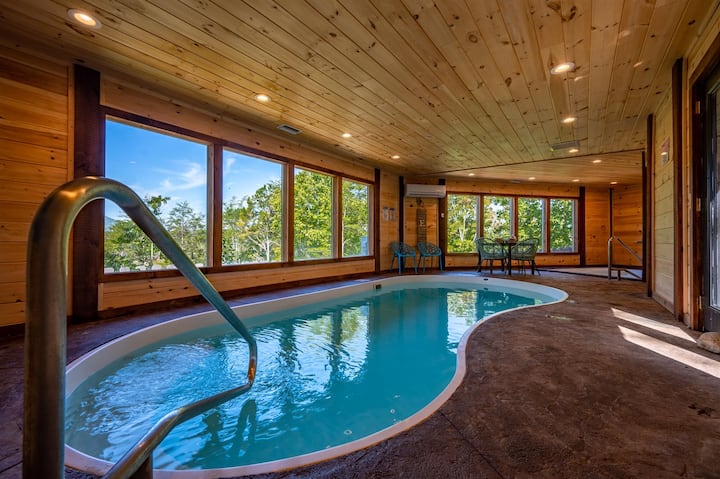 Lovely Indoor Pool & Spa Cabin Gameroom 4 Bedroom