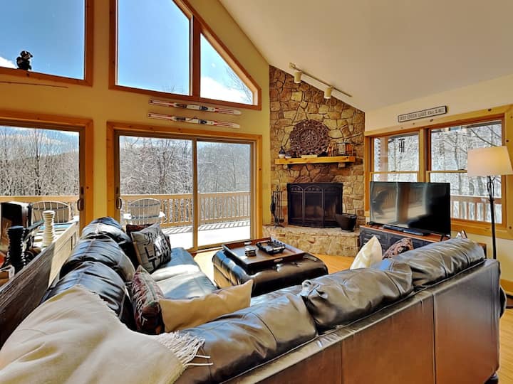 Waves, Waffles & Wifi | Pet Friendly, Hot Tub! - Deep Creek Lake, MD