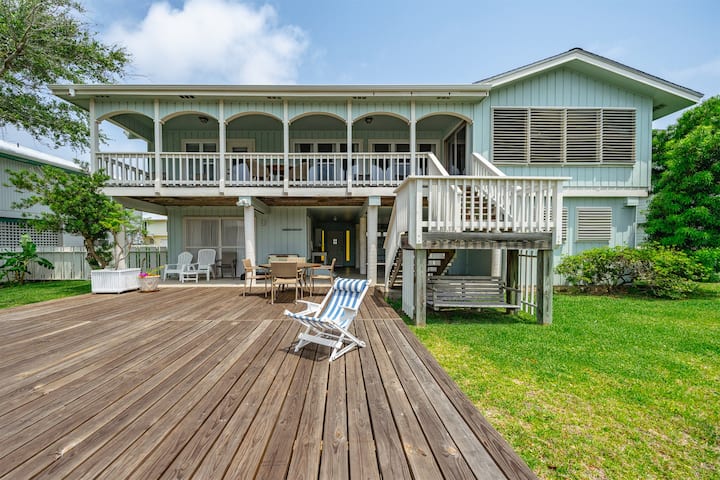 The Captain's Quarters ~ Balcony With Canal View! - Rockport, TX
