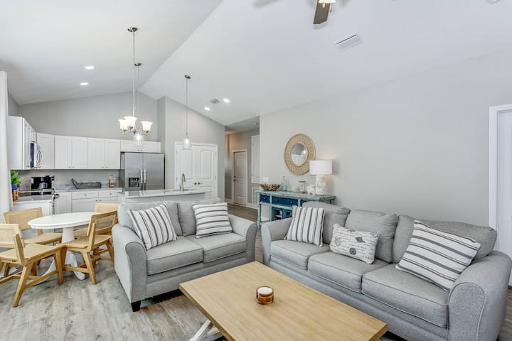 New Pet Friendly W/fenced Yard | 4 Beach Cruisers - Perdido Key, FL