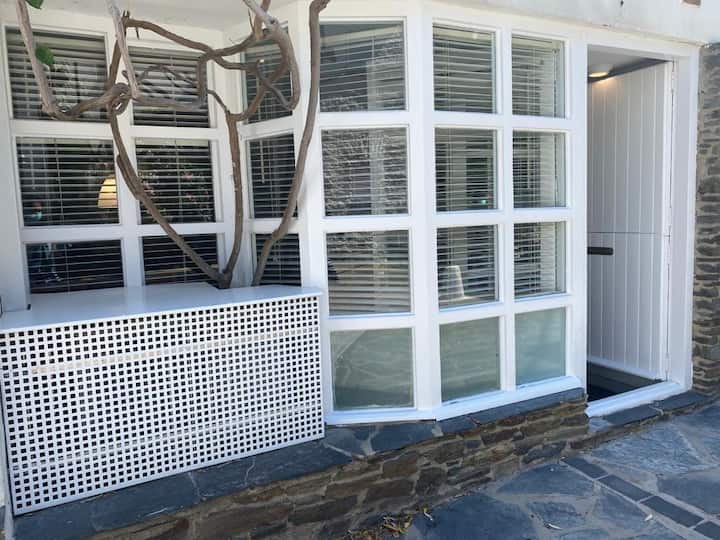 Apartament En Planta Baixa Prop Del Carrer De L'es - Cadaqués