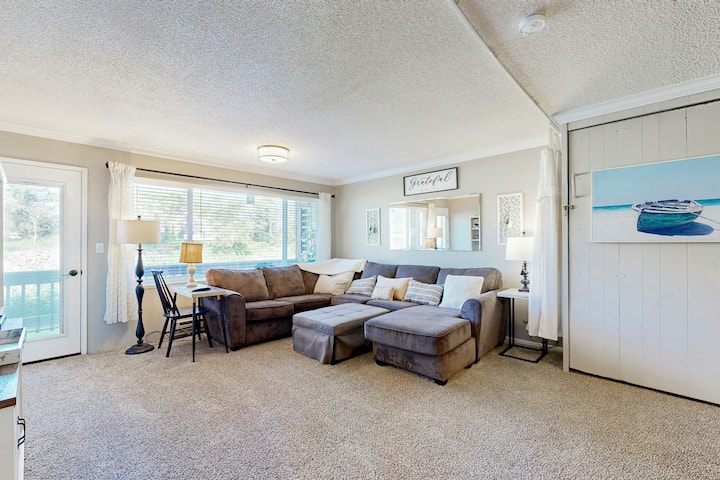 1br Oceanfront 1st-floor | Patio - Neskowin, OR