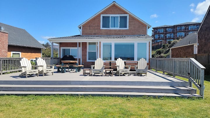 Sandpiper 1388 - Beachfront! - Cannon Beach, OR