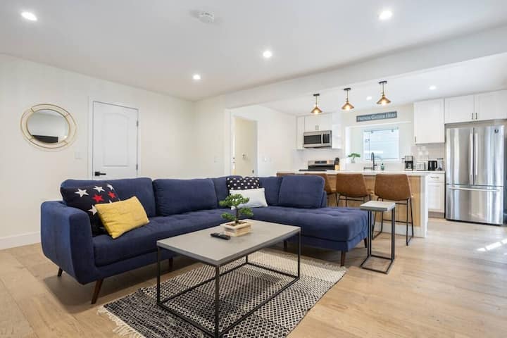 Cheerful And Sunny House Steps Away From Usc! - Hollywood, CA