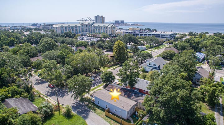 Cozy Beach Cottage | Pet Friendly | Walk 2 Casino - Gulfport, MS