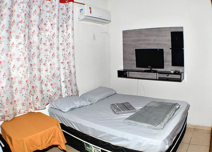 Quarto Em Residência Tranquila E Familiar Com Ar - Rio de Janeiro