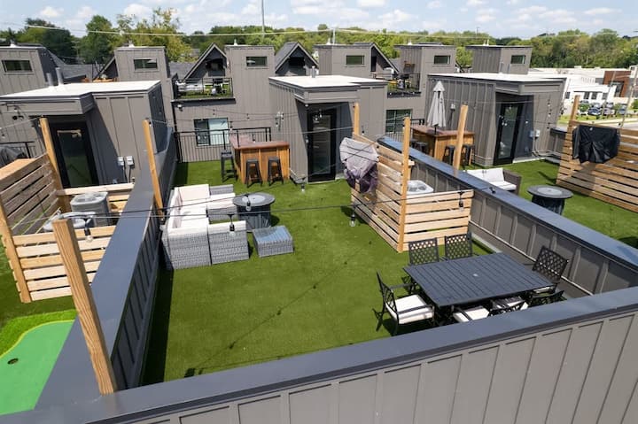 Highland Station  Rooftop Views  Sleeps 14 - Nashville