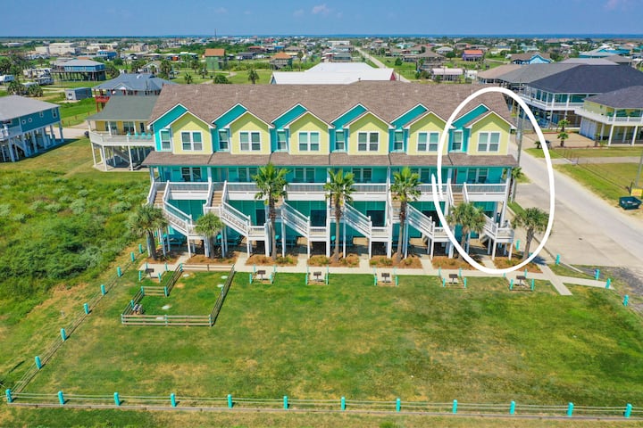 Salty Suites Cottage 6~beachfront! Opt Beach Cart! - Crystal Beach, Texas