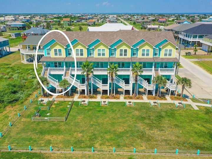 Salty Suites Cottage 1~beachfront! Opt Beach Cart! - Crystal Beach, TX