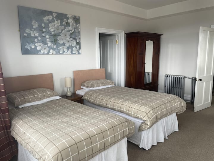 Twin Ensuite At Highland Moors Guest House - Builth Wells