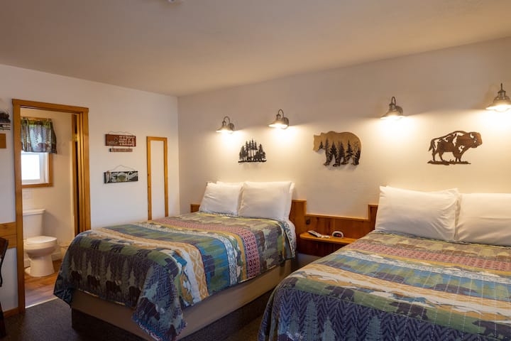 Elk Horn Lodge Deluxe Room 8 (Upstairs) - Cooke City-Silver Gate, MT