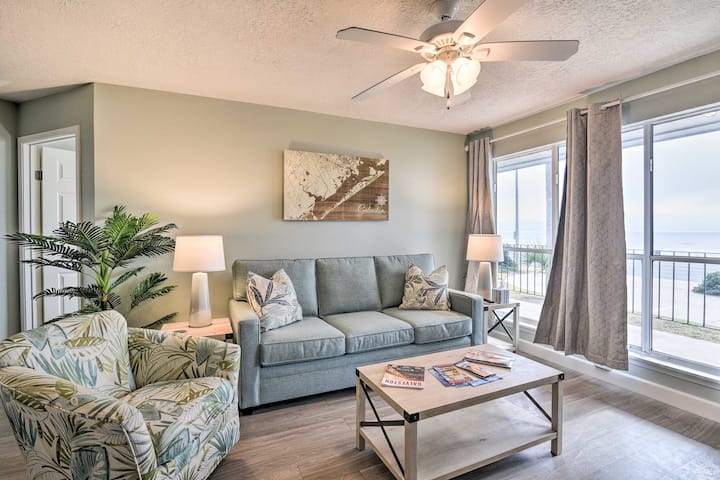 Gulf Views & Resort Perks: Walkable Galveston Gem - Galveston, TX