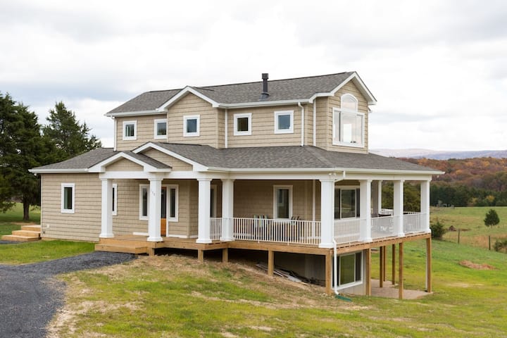 Gorgeous Blue Ridge Mountain And Rolling Farm View - Front Royal, VA