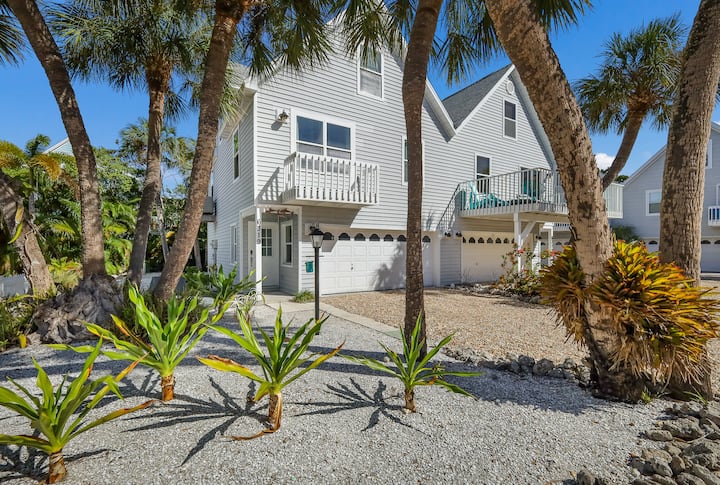 Island Escape With Pool And Balcony! Near The - Anna Maria Island, FL