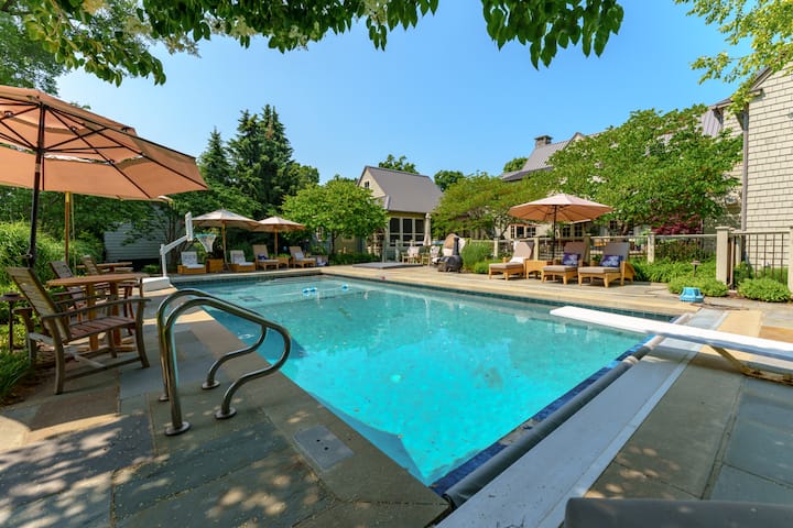Luxury Vacation - Pool, Lake Access, Putting Green - Saugatuck, MI