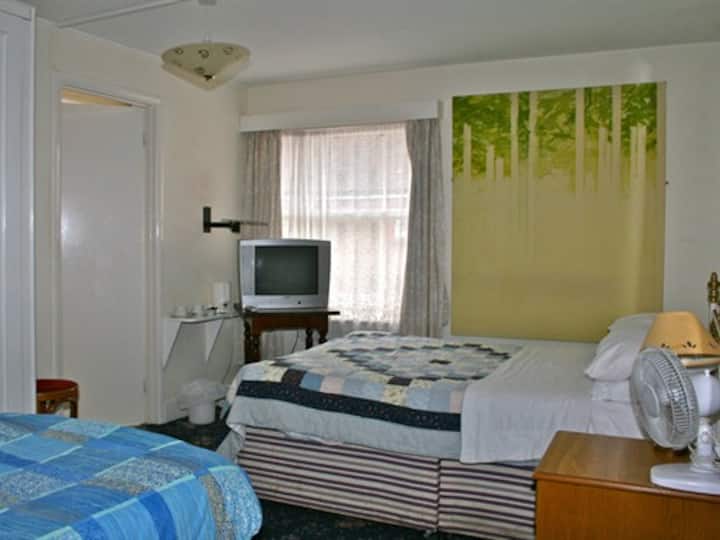 Family Ensuite At The Bent Arms - West Sussex