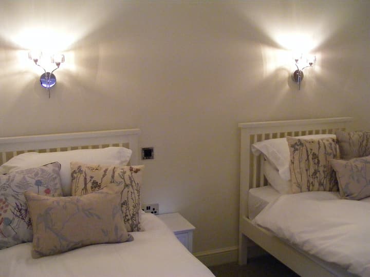 Twin Wet Room At The Bluebell - Stamford