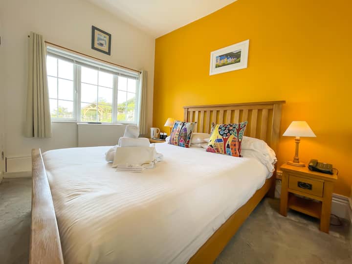 Small Double- Ensuite With Sea View - St Agnes