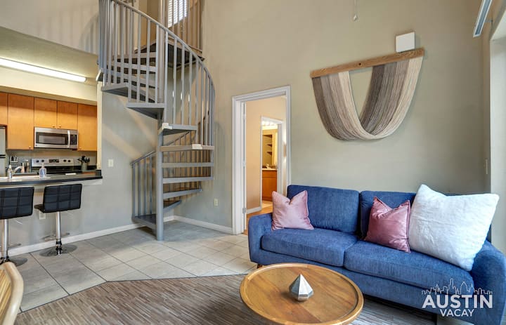 Spectacular Location! West Campus Apt For 8 + Loft - Austin, TX
