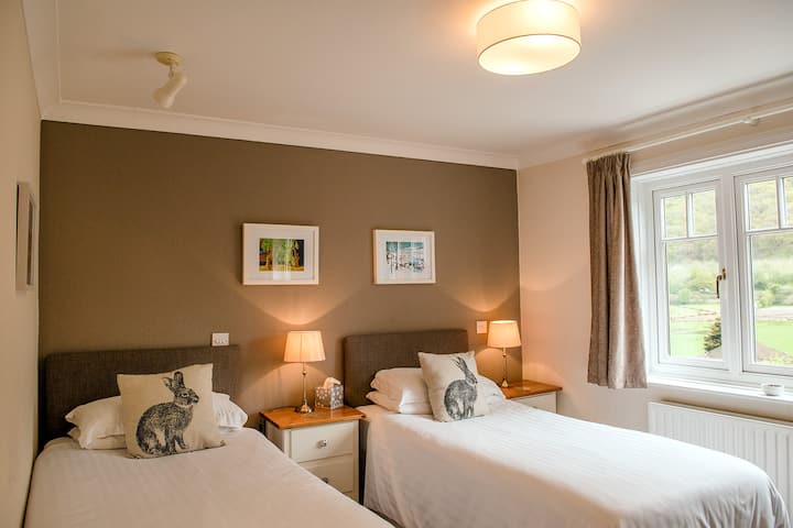 Twin Ensuite At Mynd House - Church Stretton