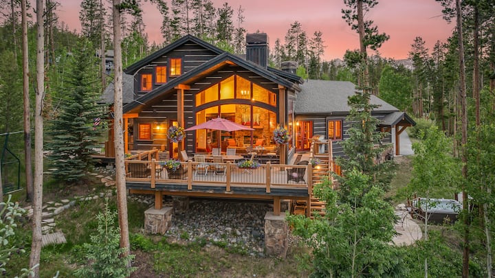 Hot Tub + Ski Shuttle - Cypress Mountain Chalet - Breckenridge, CO