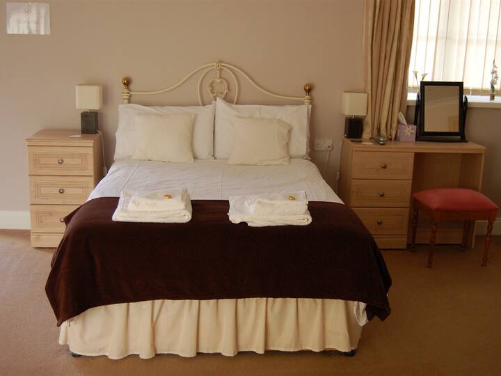 Luxury Double Ensuite At Falcons Nest - Cambridgeshire