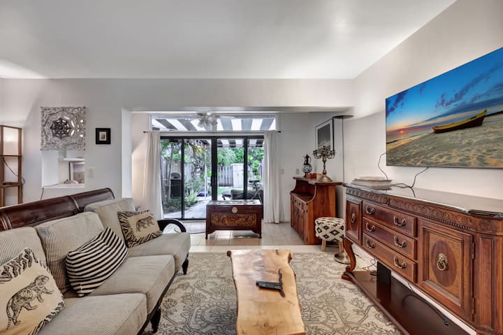 Magnificent Beach Townhome Steps From Atlantic Ave - Delray Beach