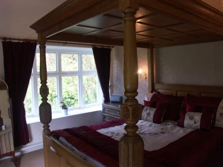 Premium King Ensuite With Shower With A Garden Vie - Symonds Yat