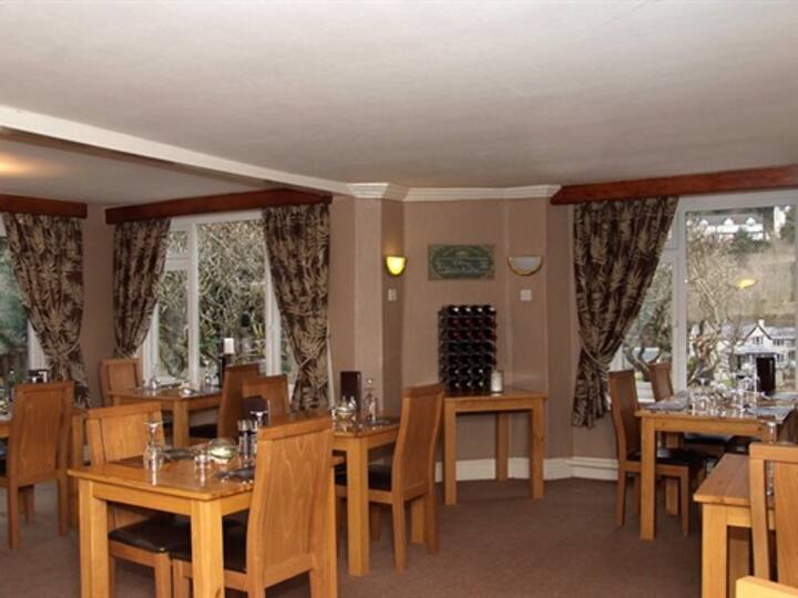 Premium King Ensuite With Shower And Garden View - Symonds Yat