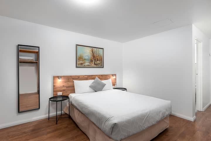 Fully Serviced Three Bedroom Apartment With Parkin - Dandenong Ranges