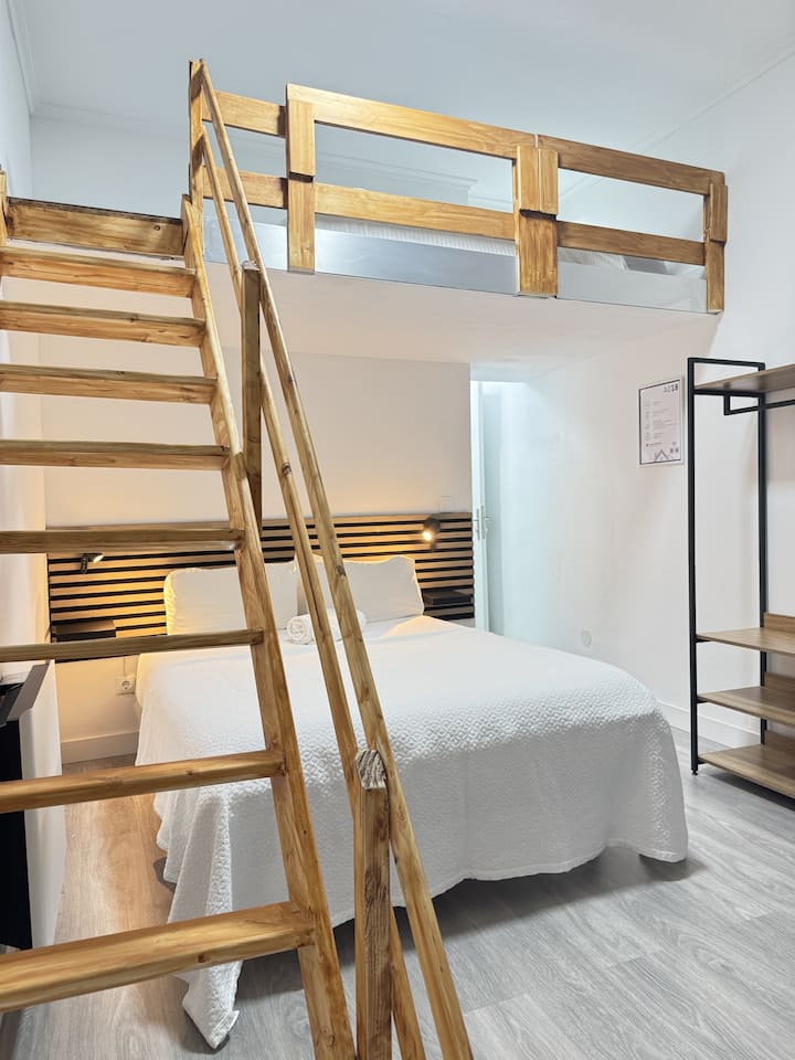 Downtown Cozy Exterior Duplex Studio | 018 - Madrid