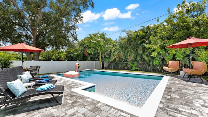 706 Aqua Vista · New Heated Southern Exposure Pool - Naples Park, FL