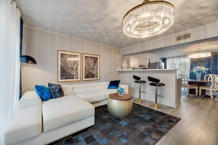 Spacious 2br/1.5ba Condo In Dallas With Resort-style Pool - Wellness Product Equipped(dry Sauna, Cold Plunge, Jacuzzi, Resort-style Pool, Outdoor Grill, And Premium Amenities For A Stylish Getaway. - Dallas, TX