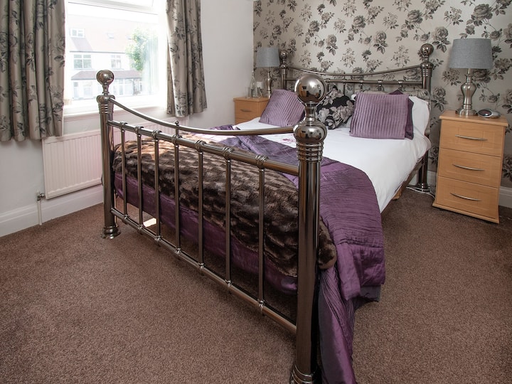 Spacious Comfortable Superior Double Room - Llandudno