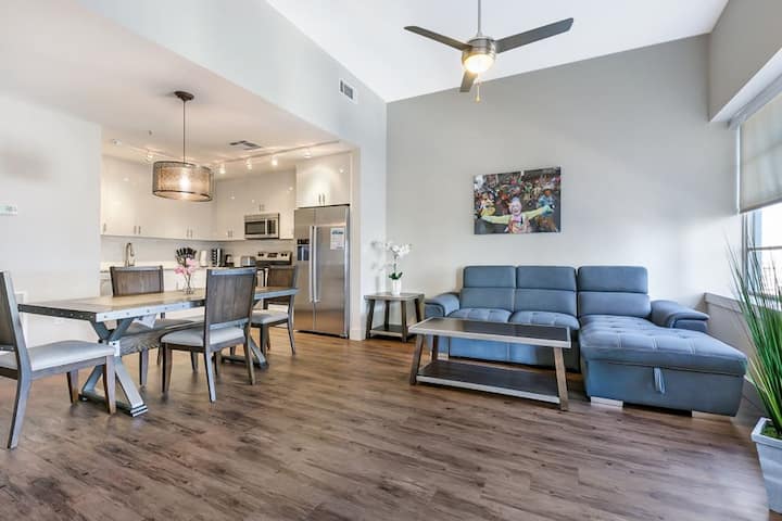 Exquisite Condo A Short Walk To French Quarter - Mardi Gras New Orleans