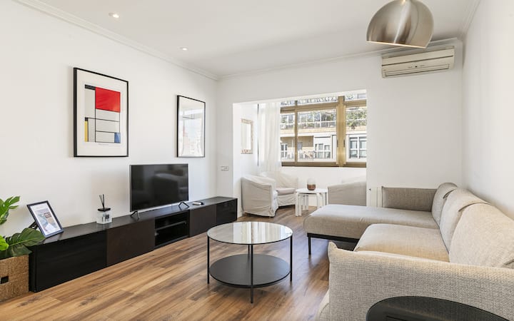 Sagrada Familia Views, Big And Bright Apartment - Barcelona