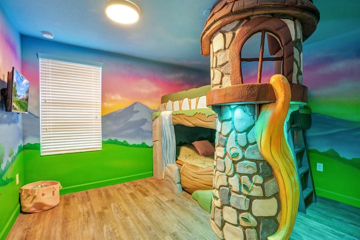 Knights & Princesses Unite | Disney | Private Pool - Davenport, FL